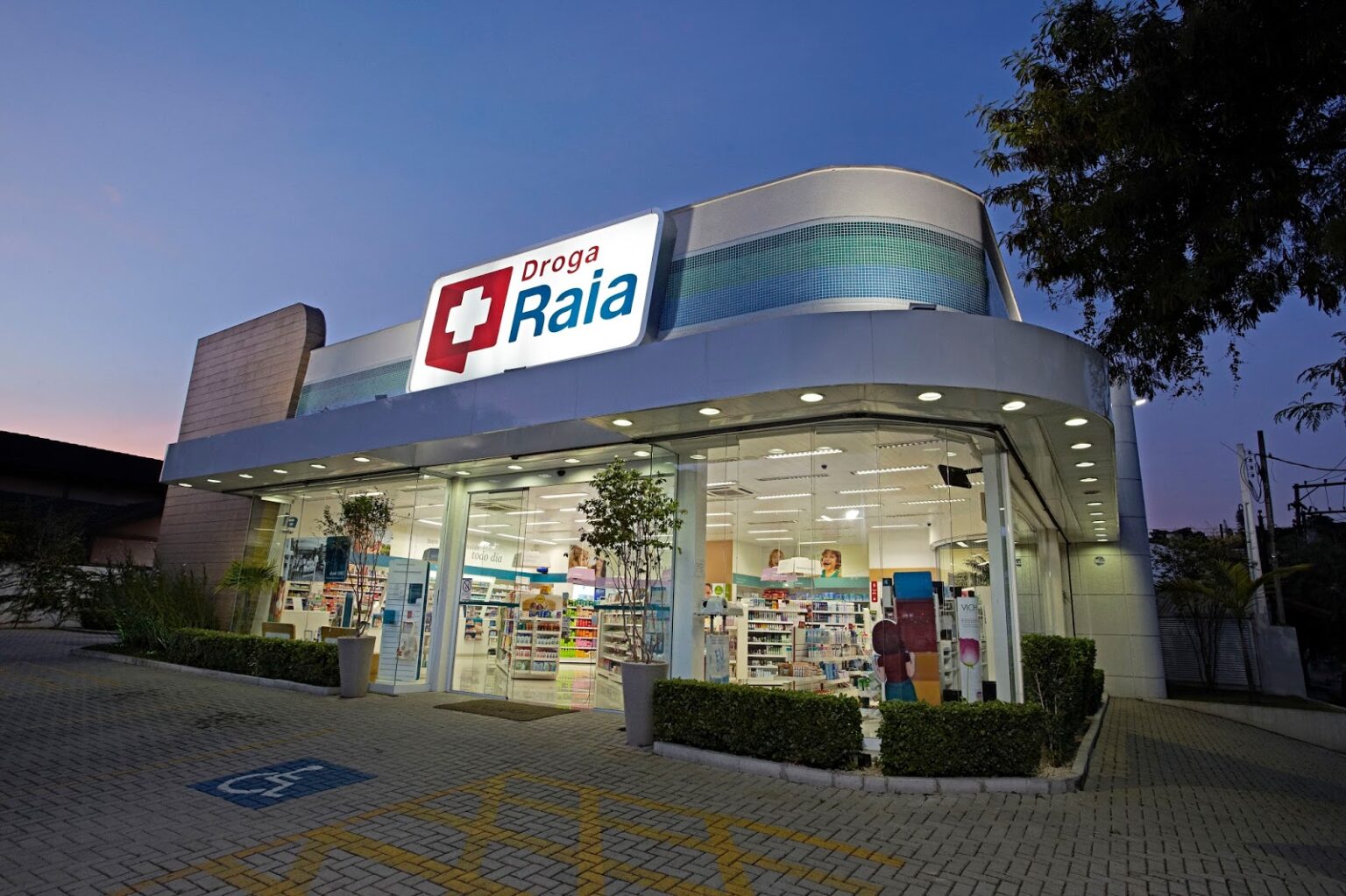 RADL3 - RAIA DROGASIL S.A. - Cotação, história, resultados e ...