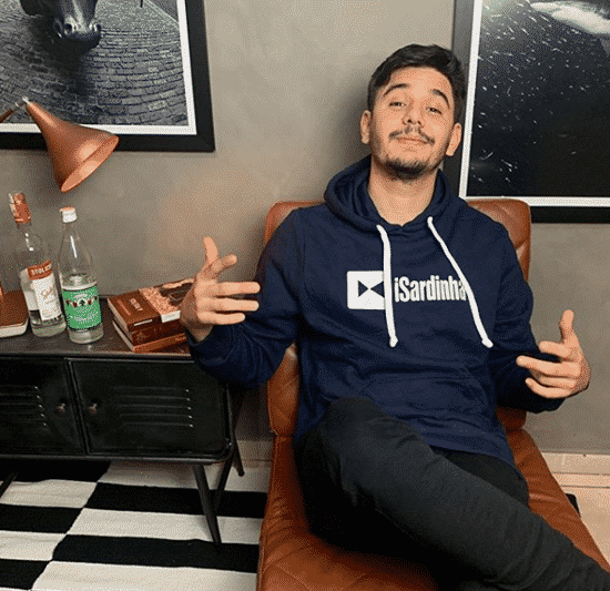 Raul Sena é CEO e fundador do Investidor Sardinha - Investidor Sardinha