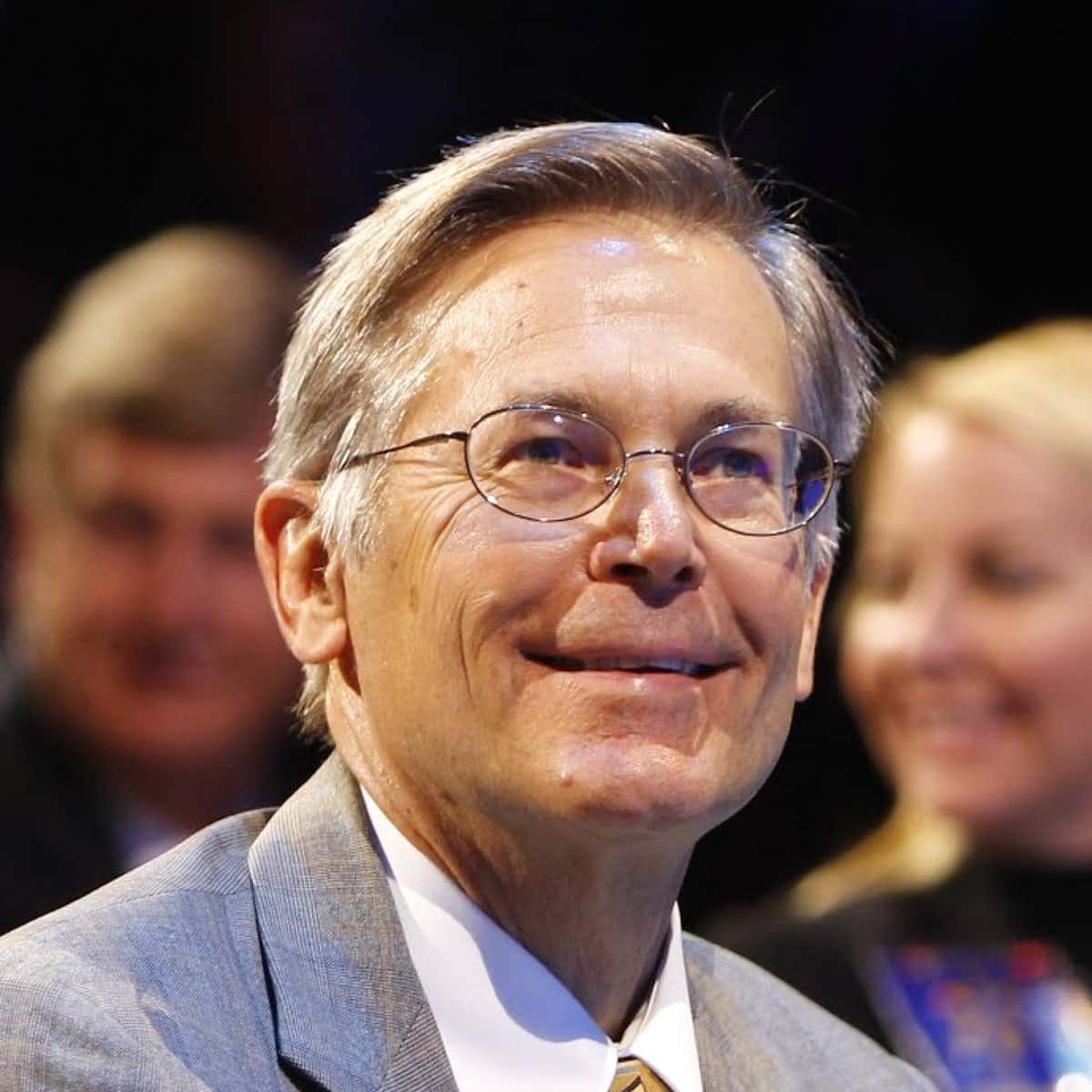 Jim Walton, quem é? Carreira, família filantropia e gestão do Walmart ...